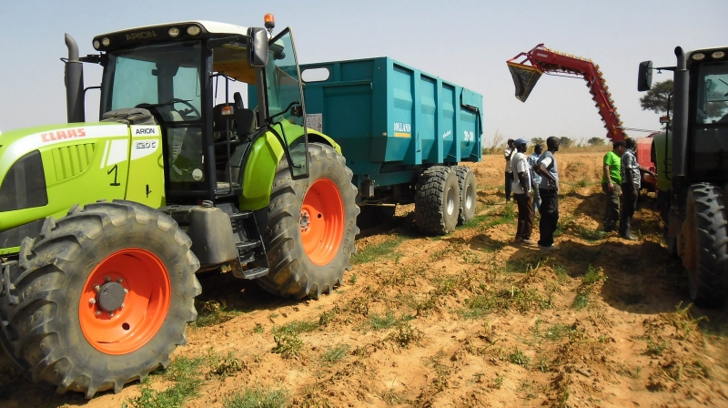 Tracteurs CLAAS pour grands projets Afrique Asie Moyen-Orient | ICS ...